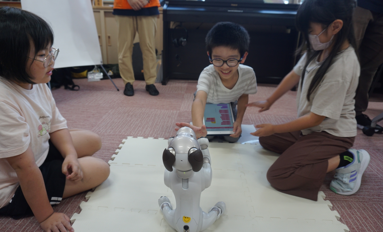 【感動体験プログラム】「aiboといっしょにAI（人工知能）＋プログラミング体験」aiboと楽しく触れ合おう！ | 放課後NPOアフタースクール