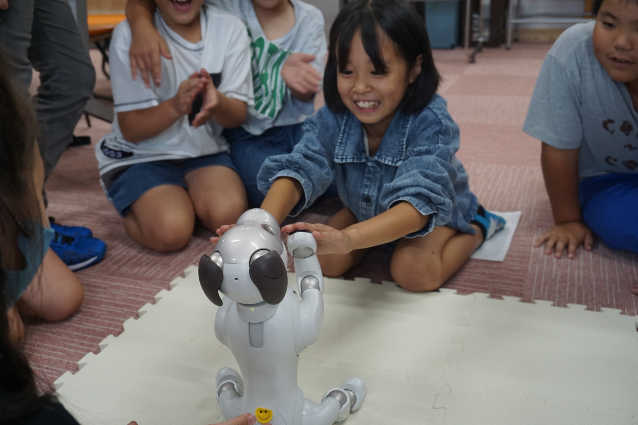 【感動体験プログラム】「aiboといっしょにAI（人工知能）＋プログラミング体験」aiboと楽しく触れ合おう！ | 放課後NPOアフタースクール